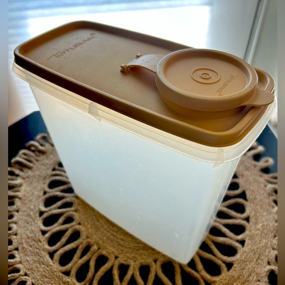 Tupperware | Kitchen | Vintage Tupperware Cereal Container Wflip Top ...